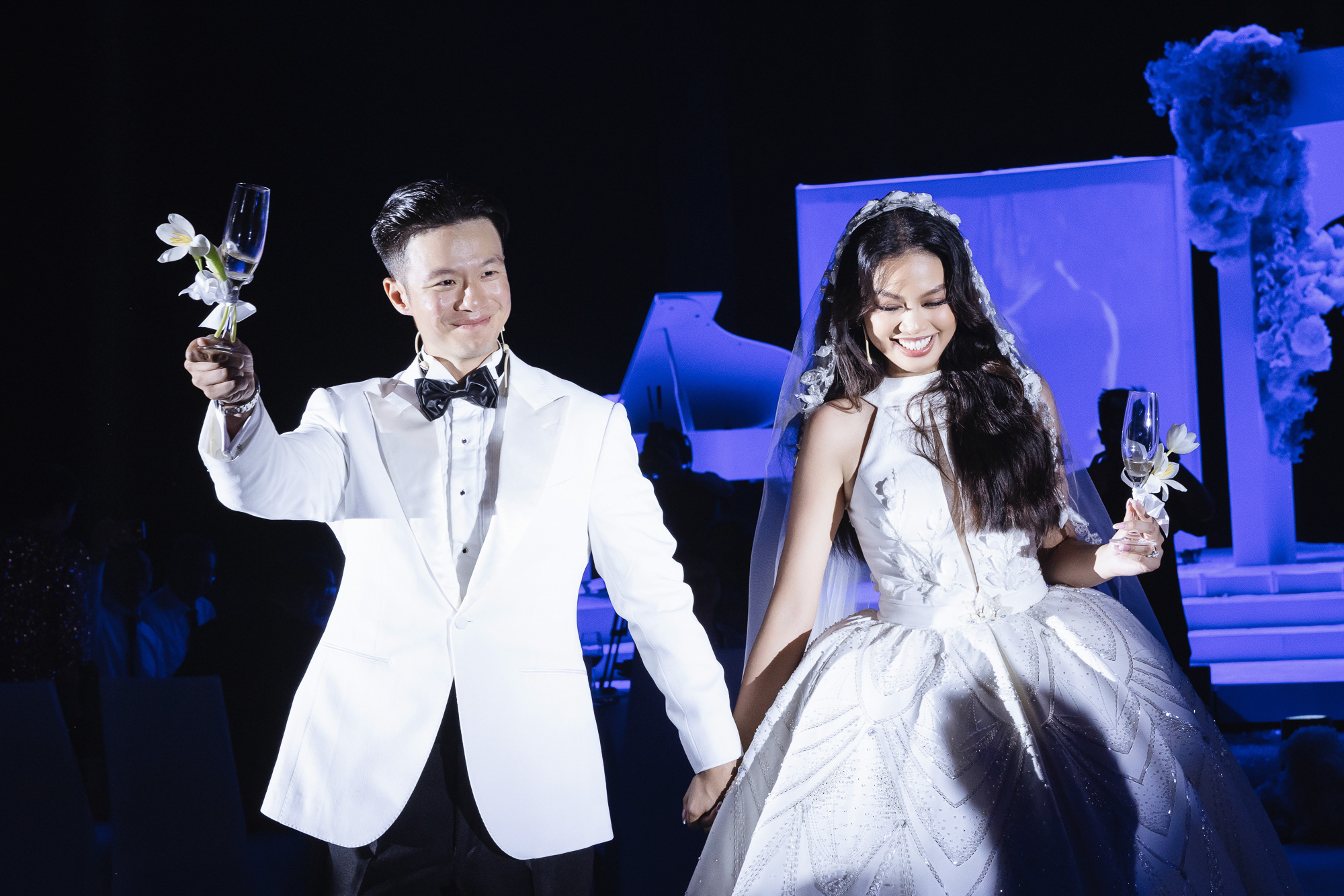 Tiệc cưới toàn sắc trắng tinh khôi của Mika Nguyễn - ái nữ gia tộc ...