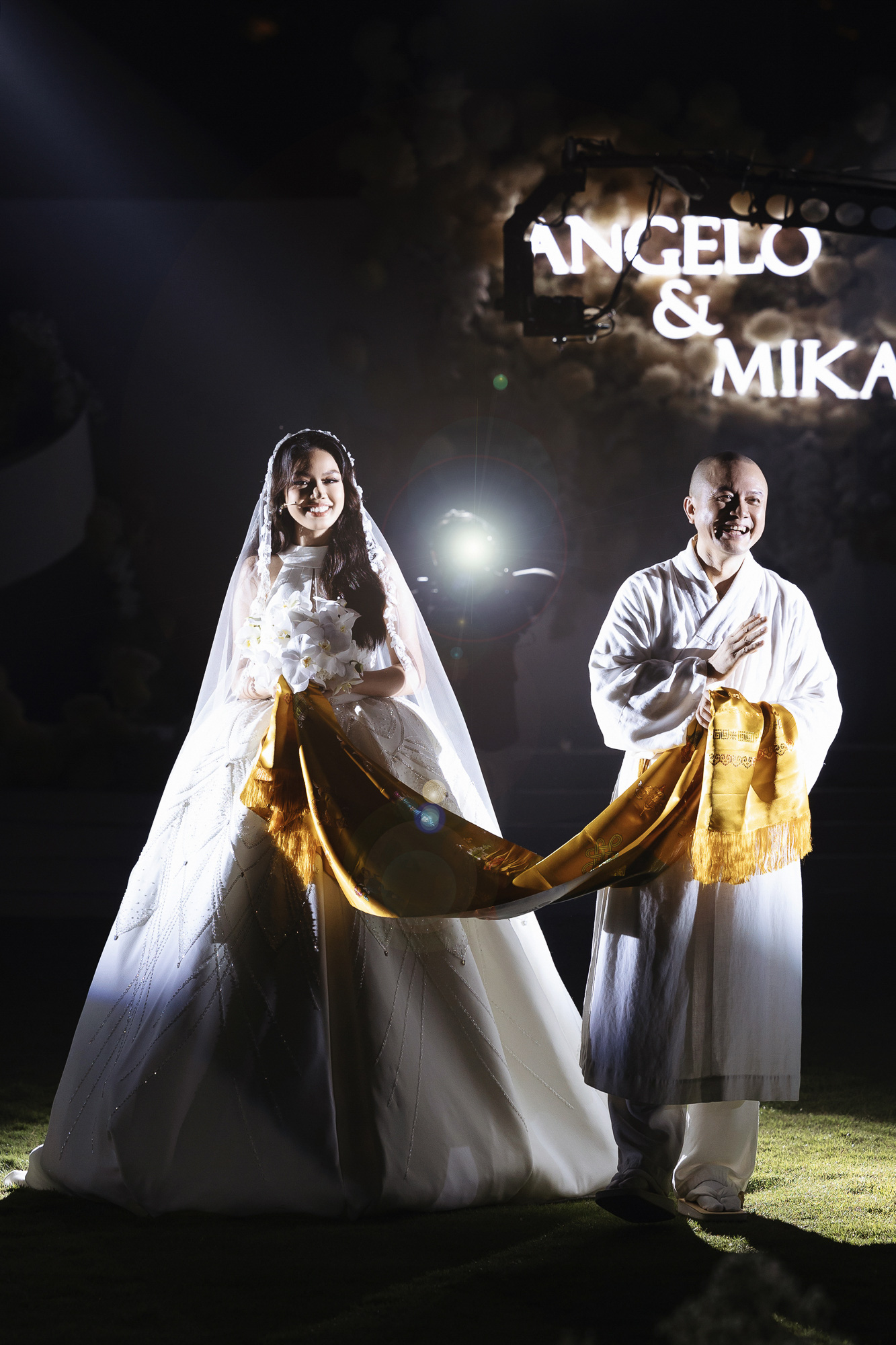 Tiệc cưới toàn sắc trắng tinh khôi của Mika Nguyễn - ái nữ gia tộc ...