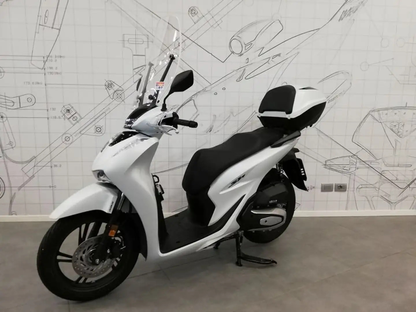 Honda SH 2024 thêm màu mới sang chảnh, giá quy đổi 98 triệu đồng - Tuổi ...