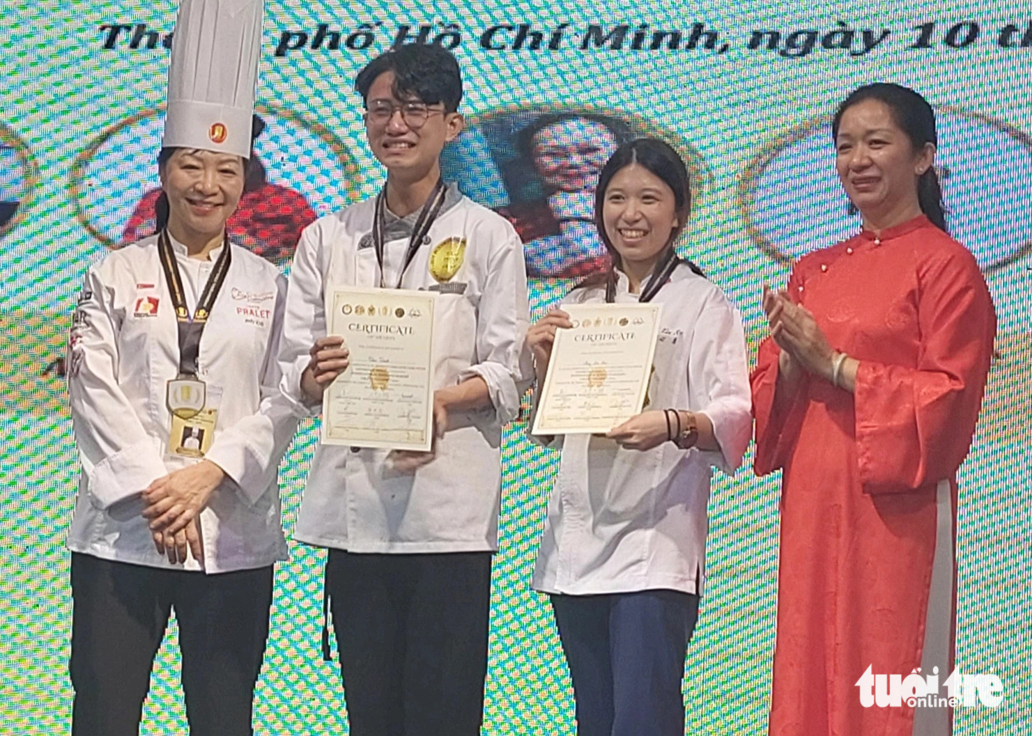 Tiếp quản tiệm gia đình, chàng trai Củ Chi rơi nước mắt nhận huy chương ...