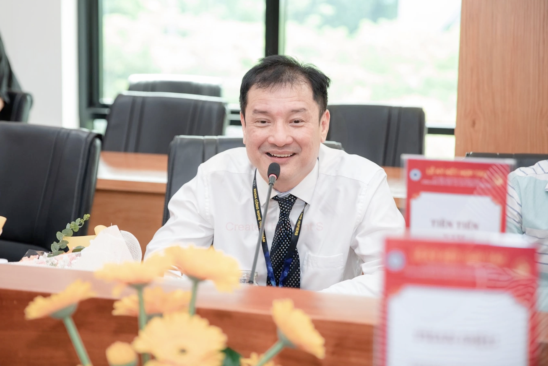 Trưởng khoa bị tố vì làm giám đốc doanh nghiệp ngoài trường | VOZ