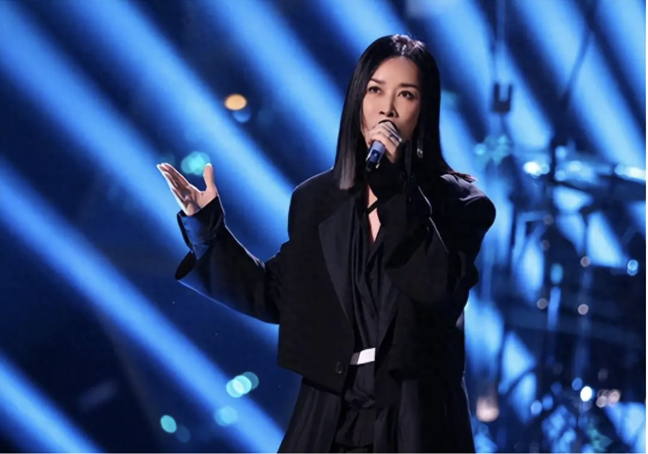 Na Anh hóa 'bà già Mãn Châu 60 tuổi', quyết phục thù ở Singer 2024 ...