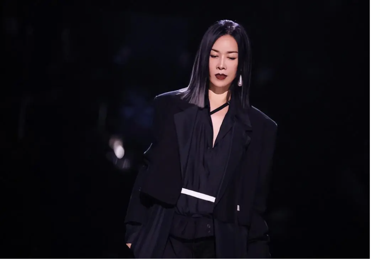 Na Anh hóa 'bà già Mãn Châu 60 tuổi', quyết phục thù ở Singer 2024 ...