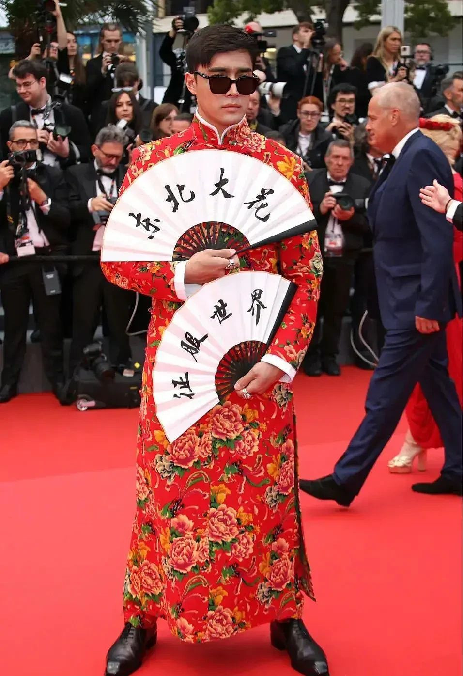 Vợ cũ Trần Khải Ca tiết lộ bí mật trên thảm đỏ Cannes: Vé tham dự hơn 5 ...