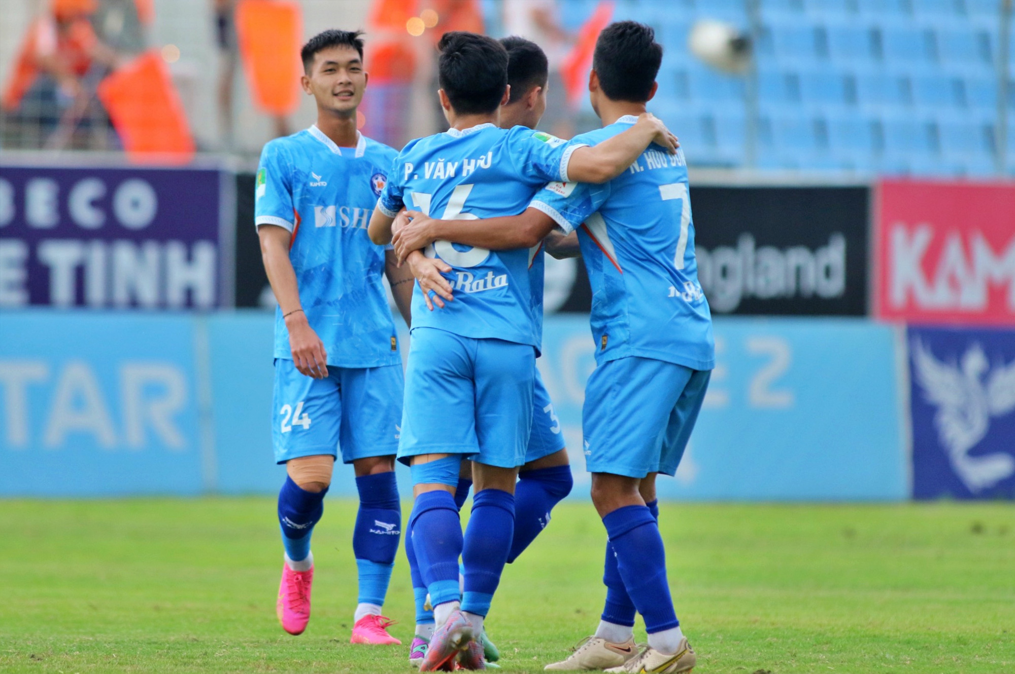 CLB Đà Nẵng vô địch sớm 3 vòng, thăng hạng V-League 2024-2025 - Tuổi ...