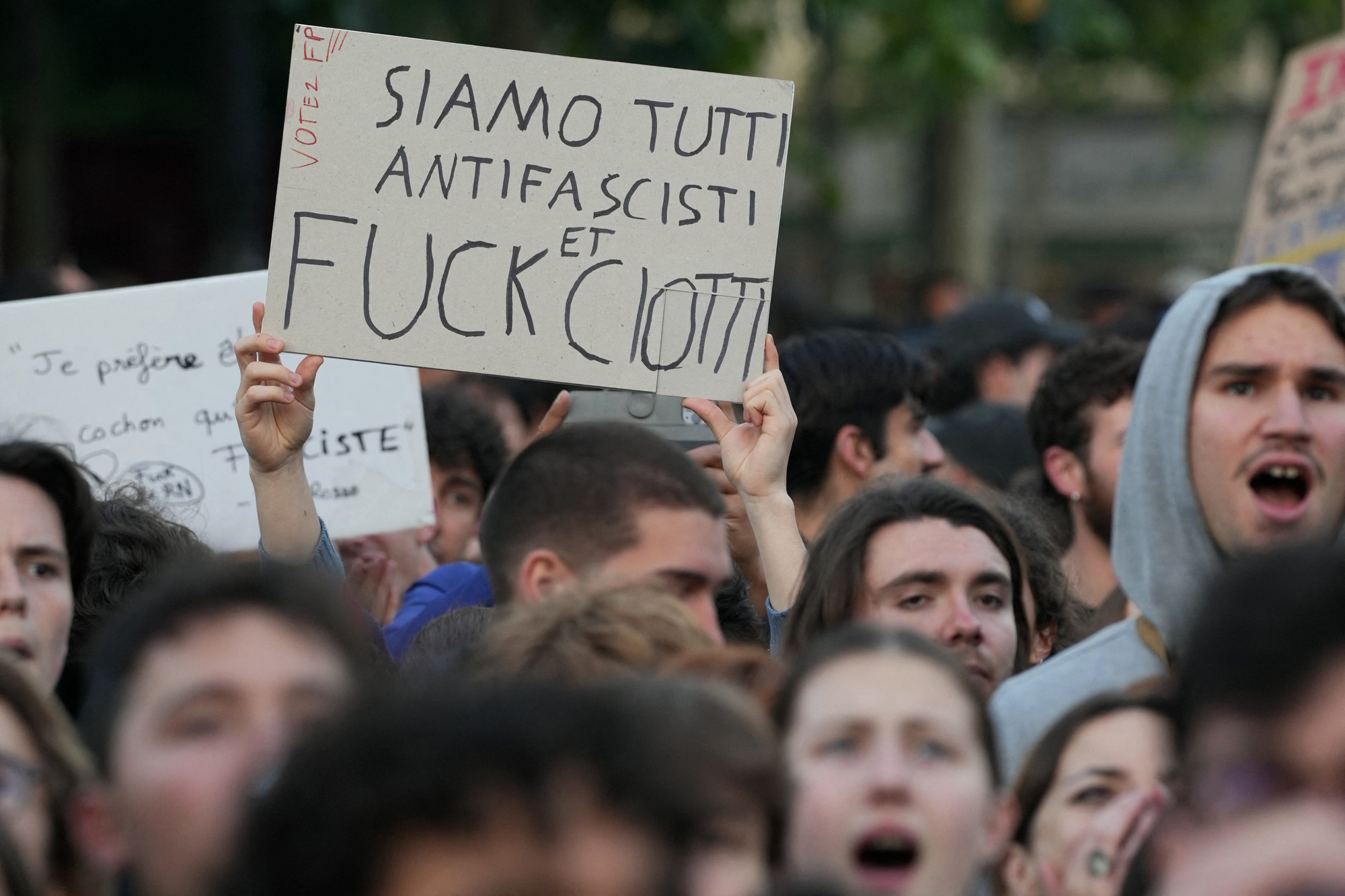 Chính trị Pháp rối bời vì bầu cử lập pháp sớm 3 năm - Tuổi Trẻ Online