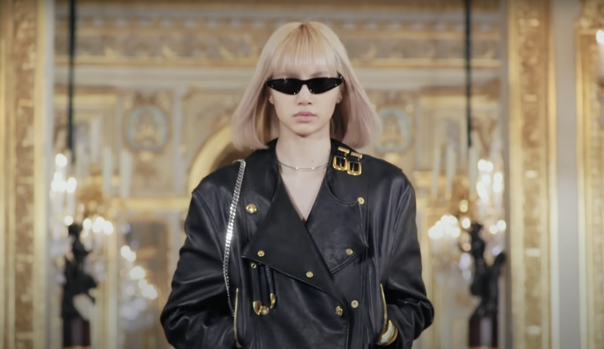 Điểm danh idol Kpop sải bước trên sàn catwalk của những nhà mốt danh tiếng