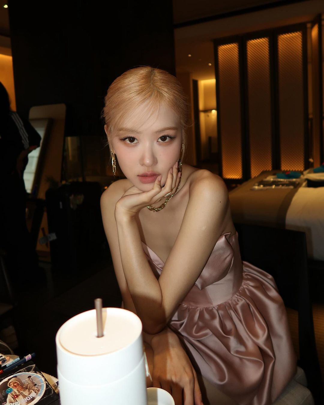 Rosé (BLACKPINK) chính thức gia nhập The Black Label