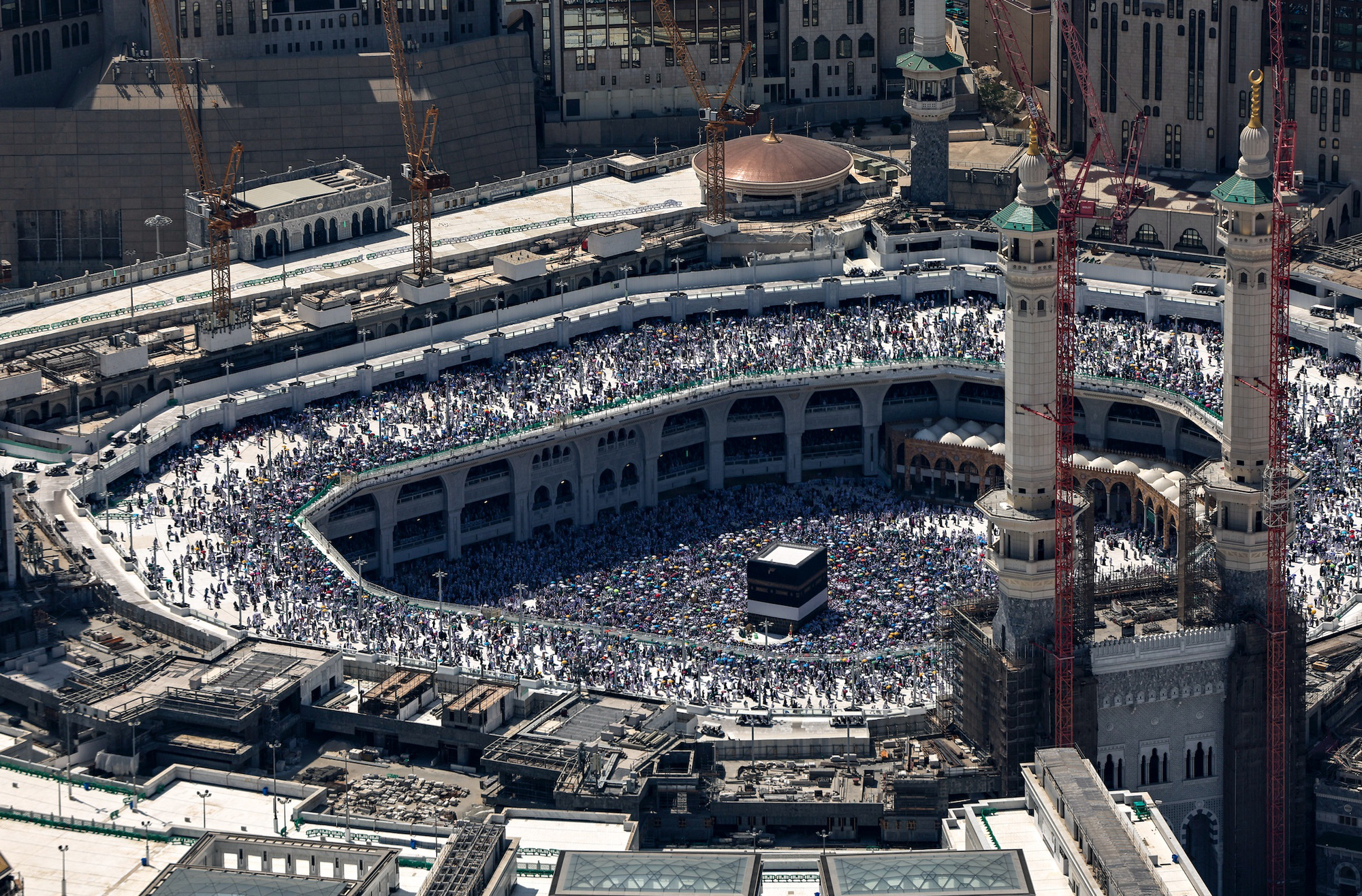 Thánh địa Mecca nóng gần 52 độ C, ít nhất 550 người hành hương thiệt ...