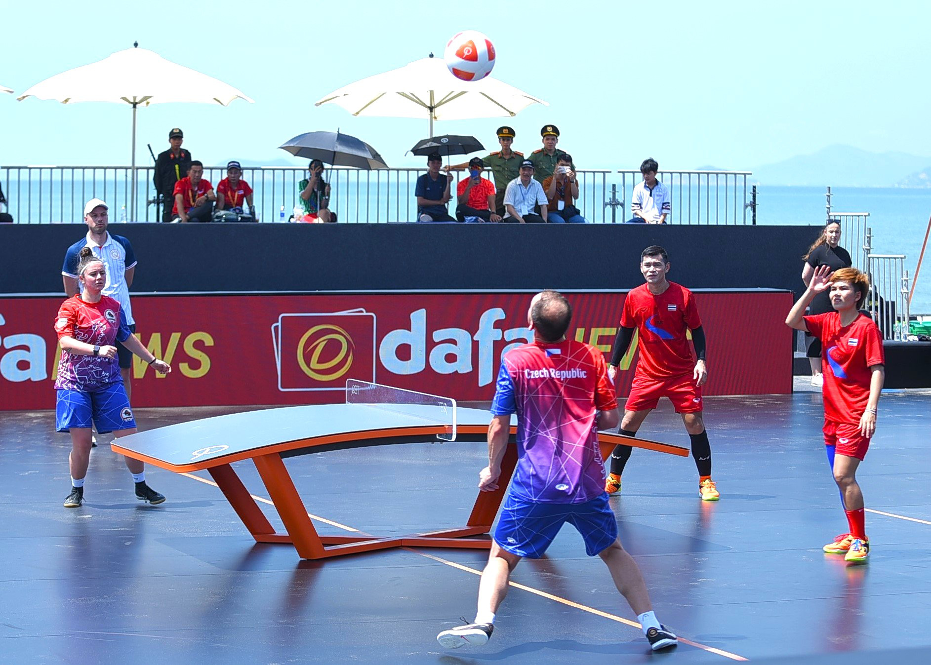 Thú vị với teqball - Tuổi Trẻ Online