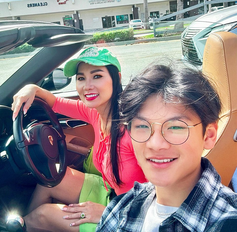 Kavie Trần đến 5 quốc gia quay MV tri ân mẹ 80 tuổi - Tuổi Trẻ Online