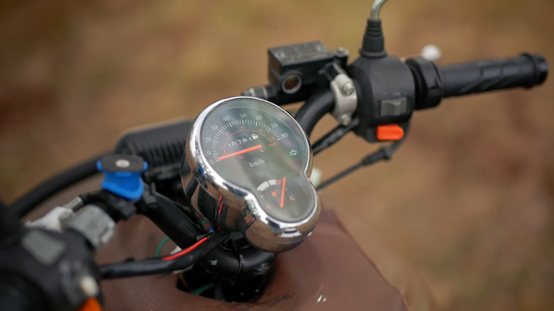 Xe máy 'cún' độ từ Honda Vision đua địa hình - Tuổi Trẻ Online