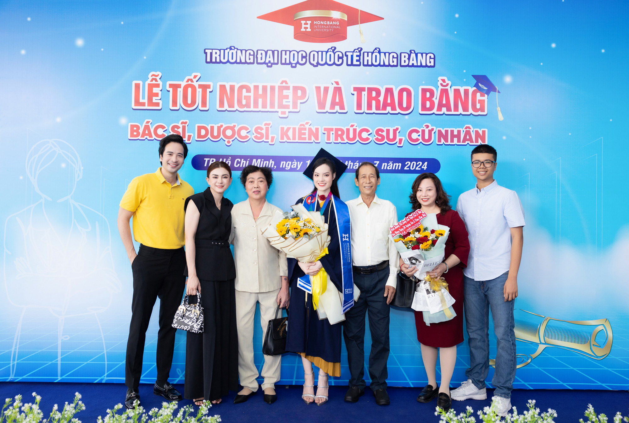 Ca sĩ Sunny Đan Ngọc thành... bác sĩ - Tuổi Trẻ Online