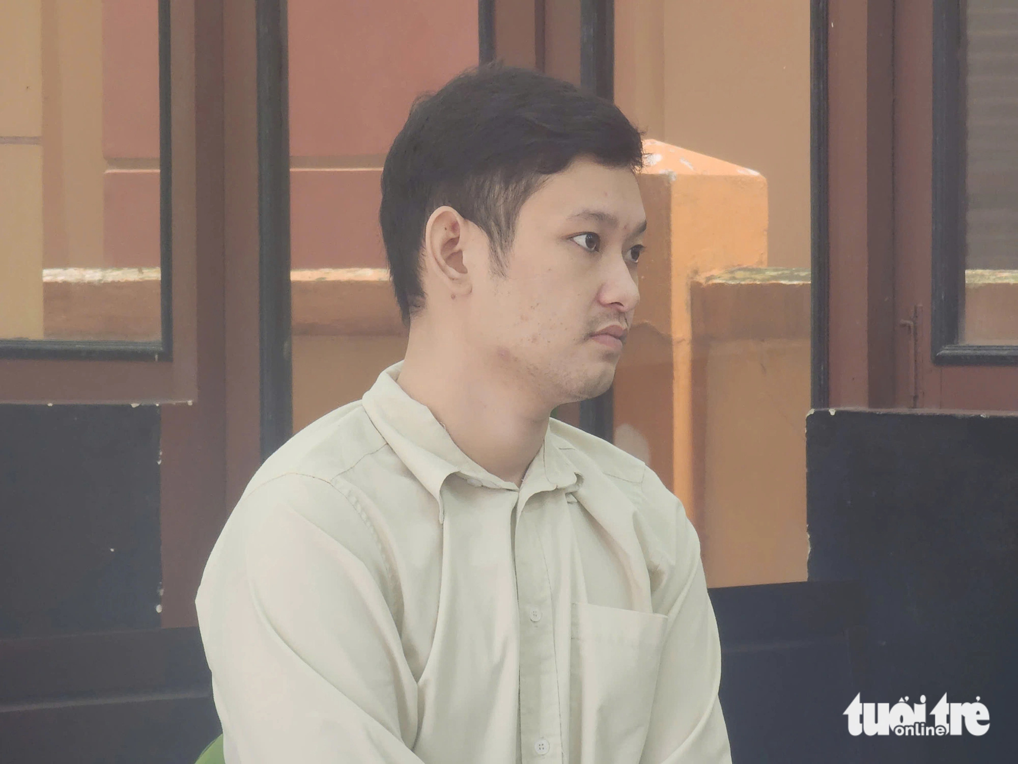 Người ngáo đá ném bé trai 3 tuổi xuống kênh lãnh 14 năm tù | VOZ