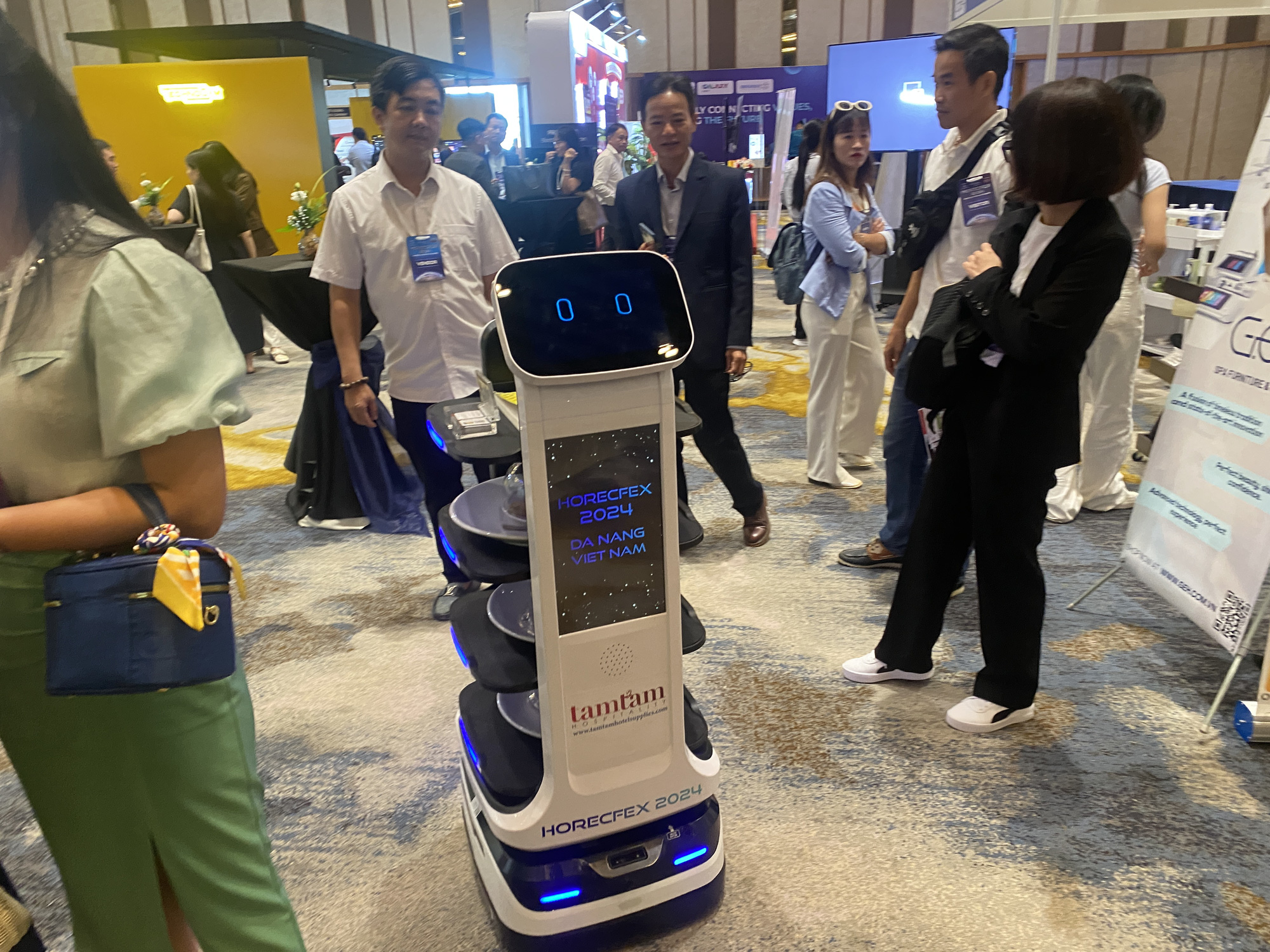 Dàn robot du lịch Đà Nẵng hoạt náo tại Diễn đàn công nghệ ngành khách ...