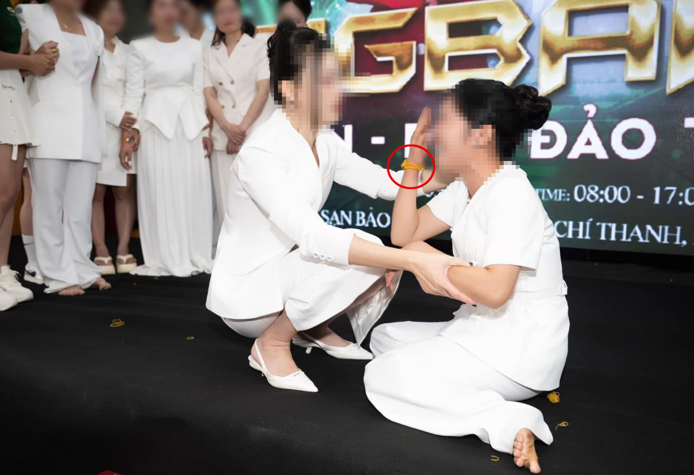 Cười xỉu kiểu đào tạo 'bắn chun vào cổ tay' - Tuổi Trẻ Online