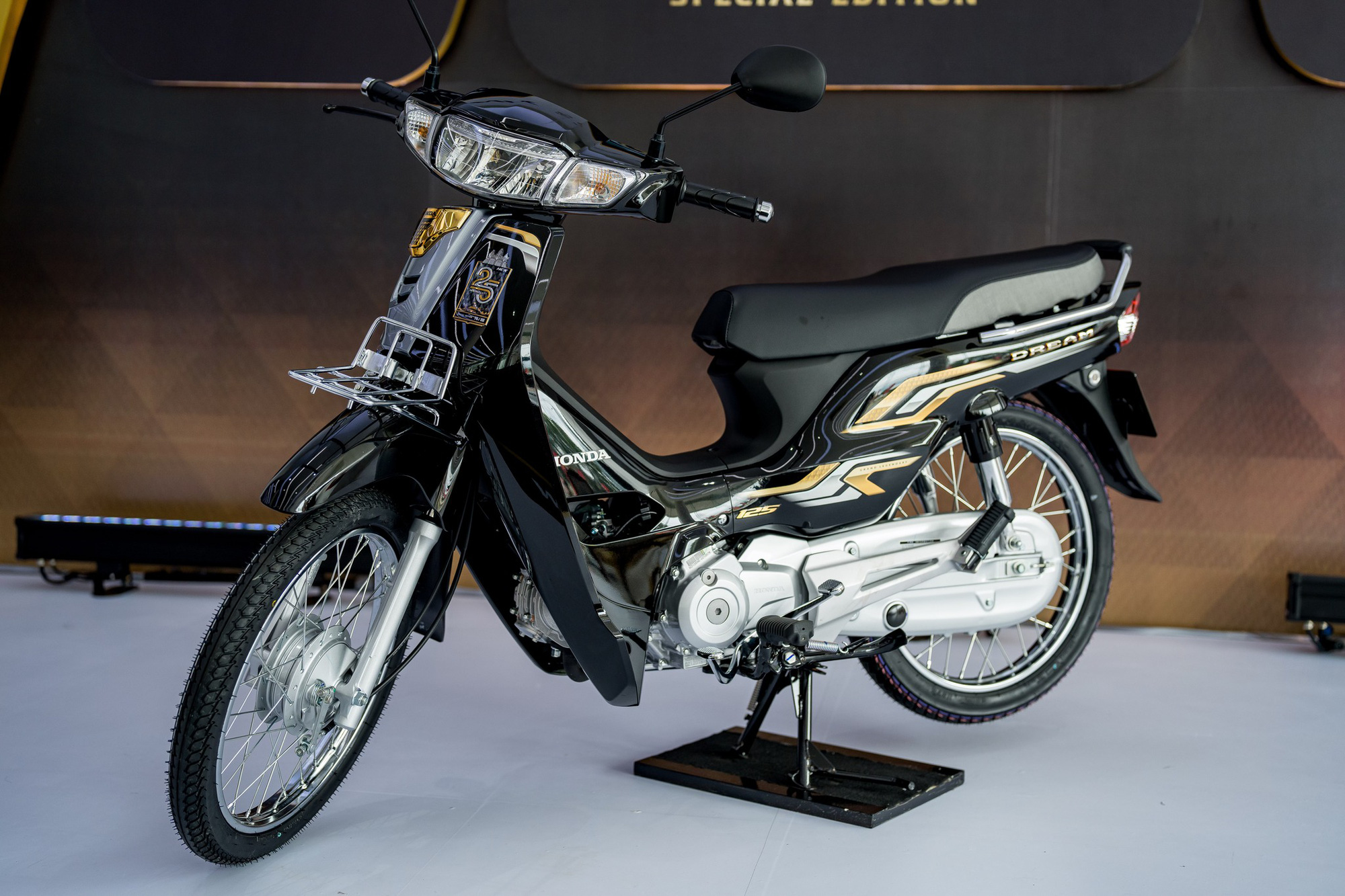 Honda Dream ra bản đặc biệt, đại lý phải bốc thăm, dân mạng vặn: 'Không ...