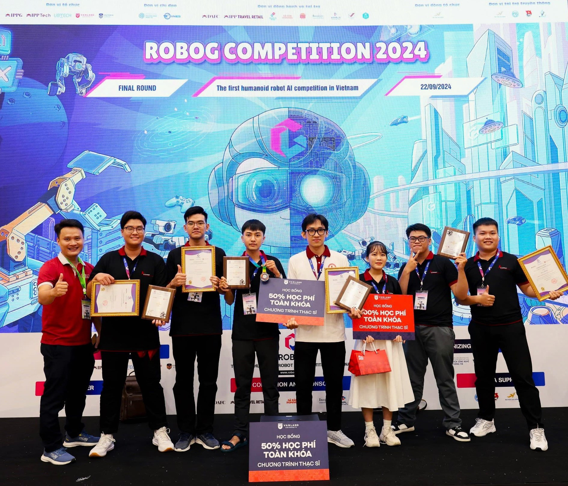 Sinh viên ĐH Duy Tân vào Chung kết thế giới ROBOG 2-2025 tại Trung Quốc - Tuổi Trẻ Online