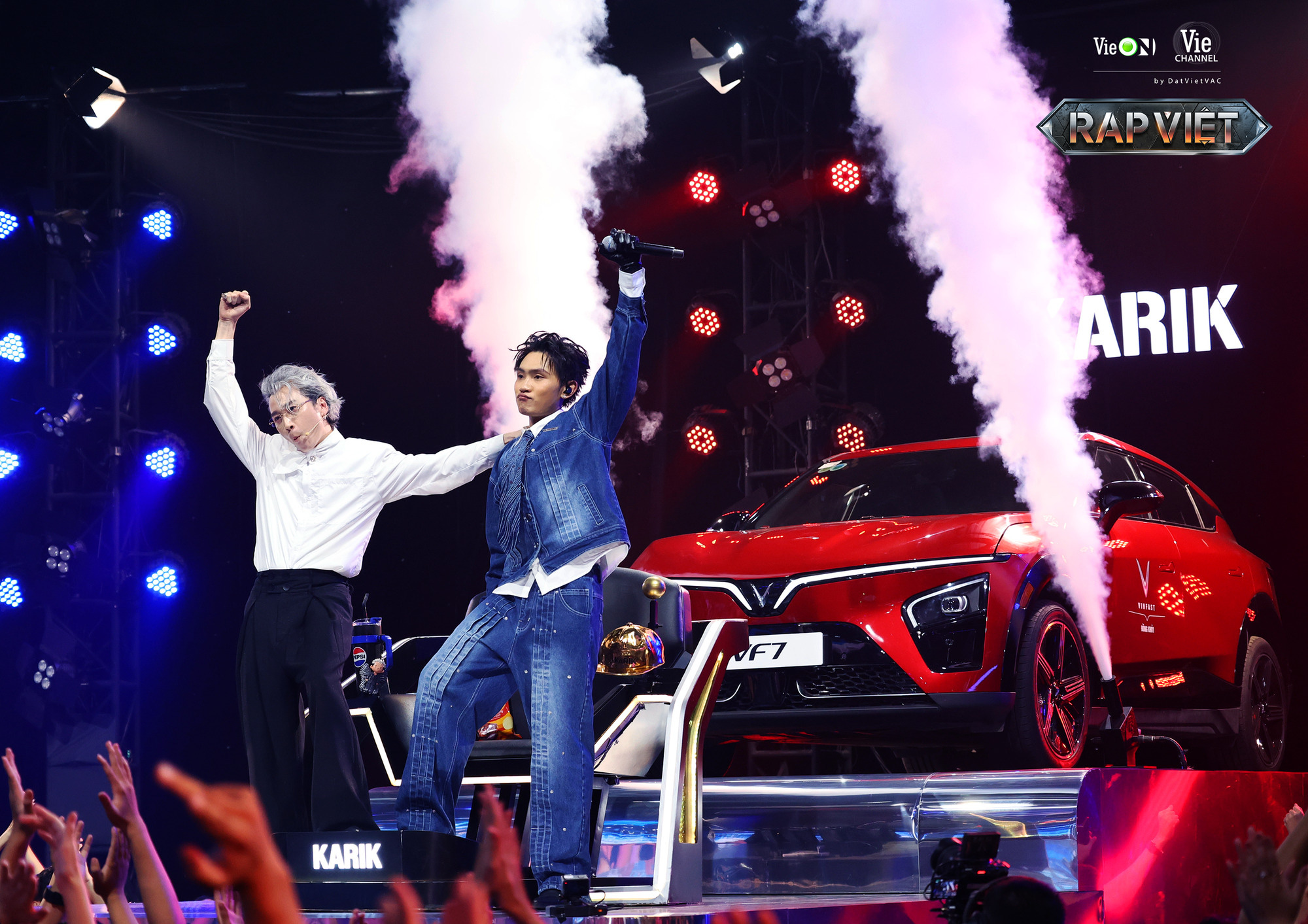 Manbo nhận 'mưa Nón vàng' trong tập 2 Rap Việt - Tuổi Trẻ Online