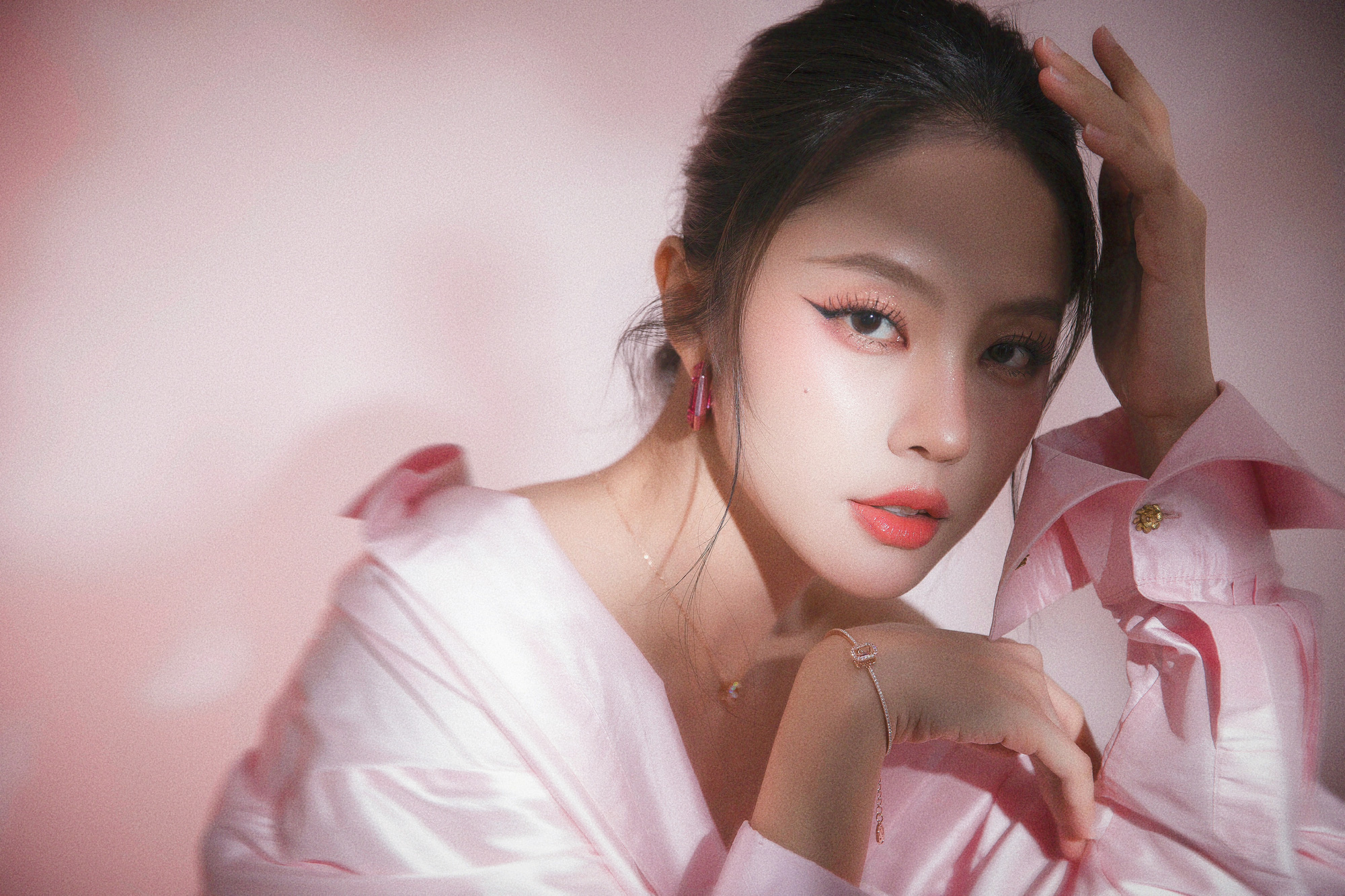 Rima Thanh Vy: Bị gọi là bình hoa di động chứng tỏ là tôi xinh, đúng không?