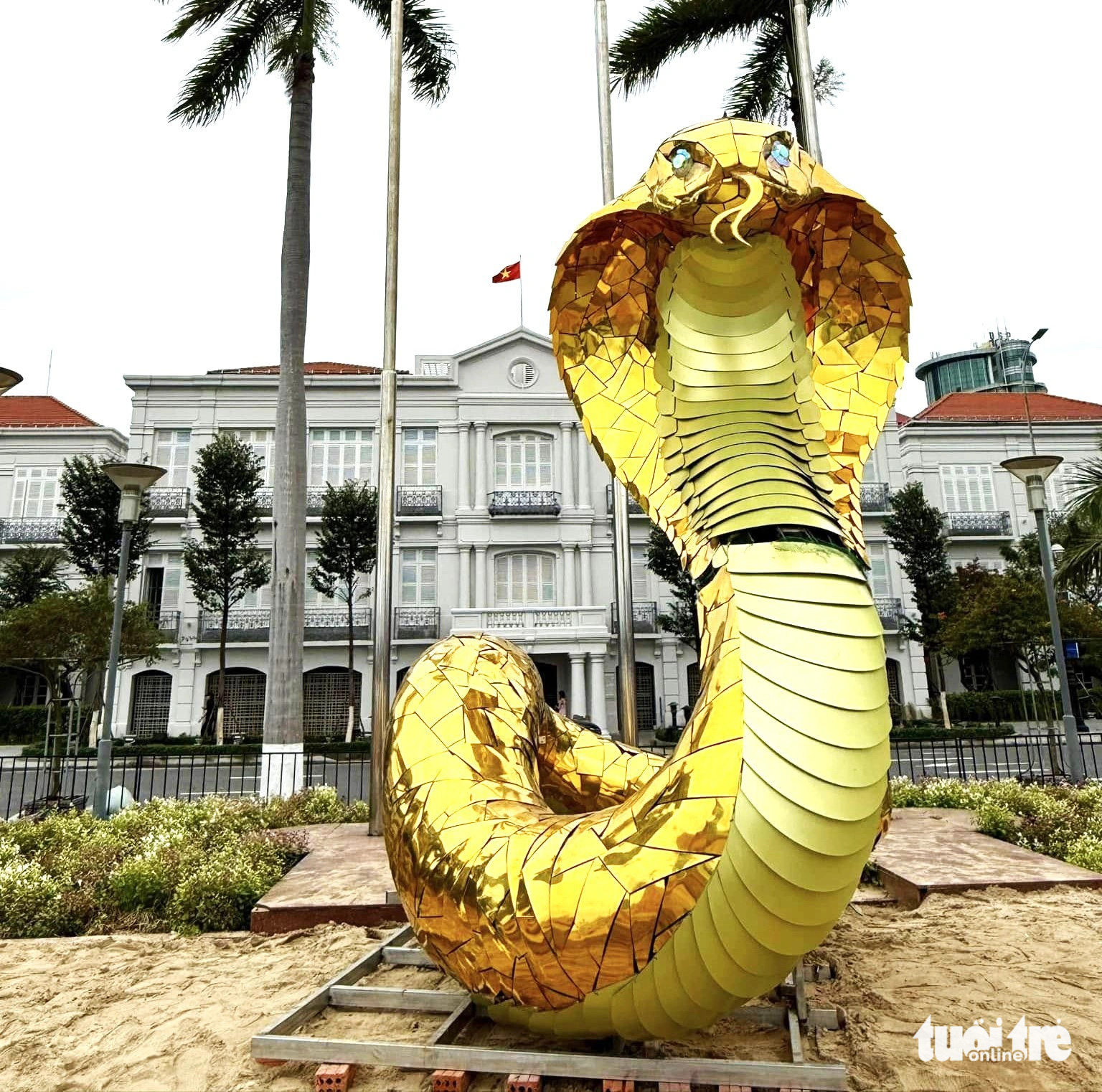 Vì sao linh vật rắn Đà Nẵng của nghệ nhân Đinh Văn Tâm bị chê? - Tuổi ...