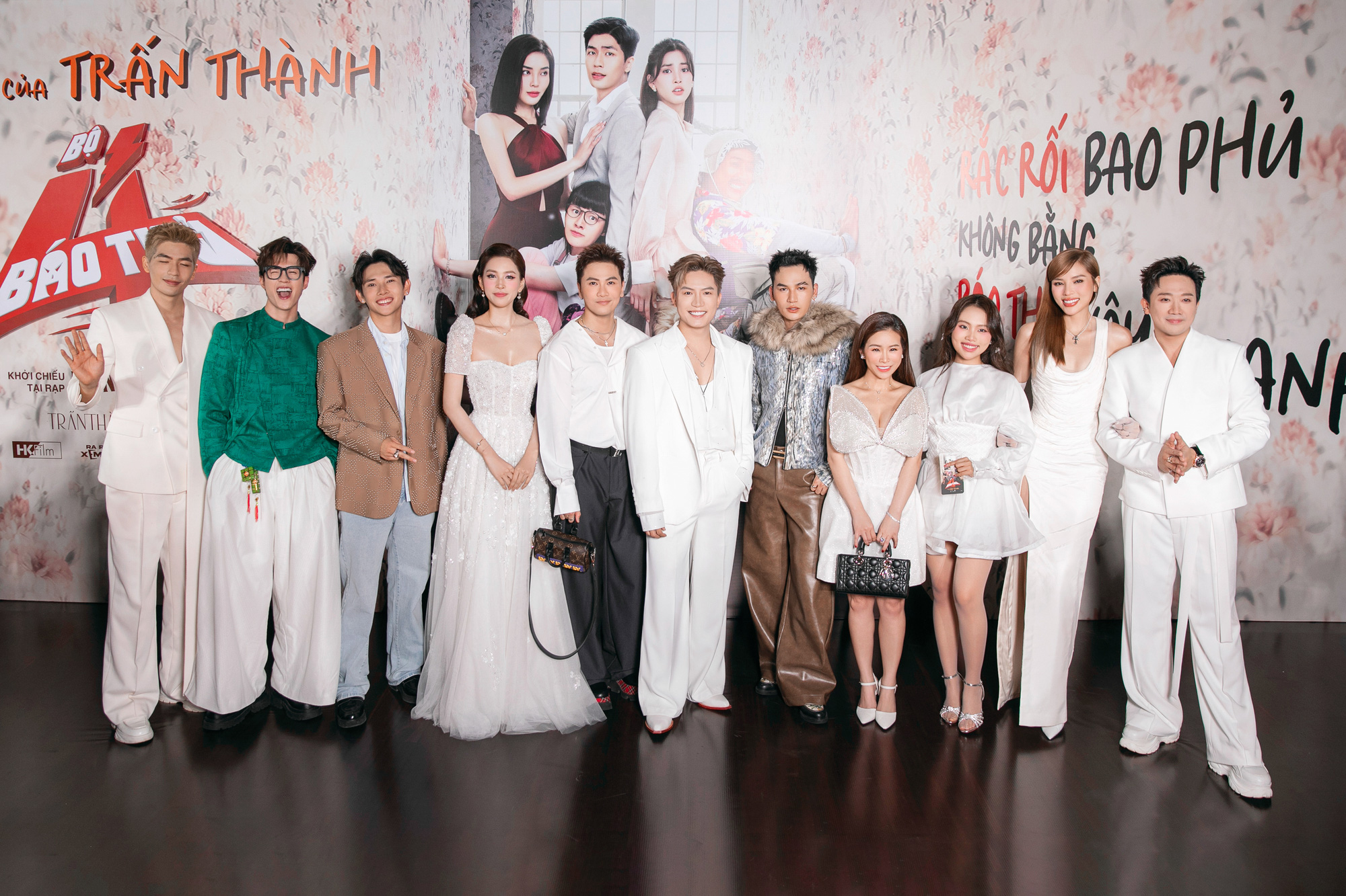 Hơn 20 anh trai tụ hội, hé lộ vai trò trong phim Tết Bộ tứ báo thủ