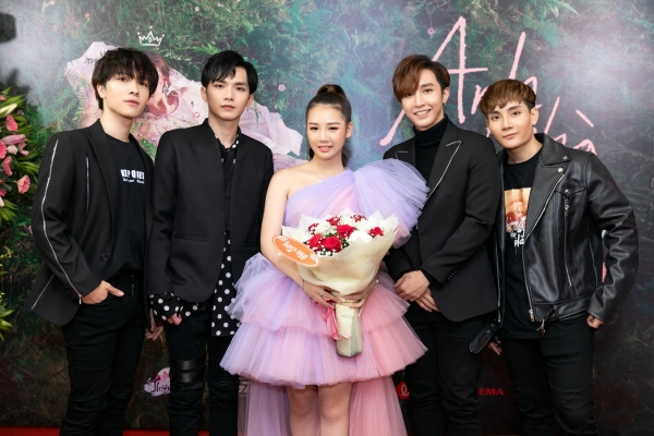 Hot girl 2k AMEE mời đạo diễn của BTS, GOT7 quay MV đầu tay