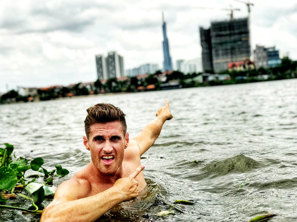 "Nhật kí phiêu lưu kí" của Dustin