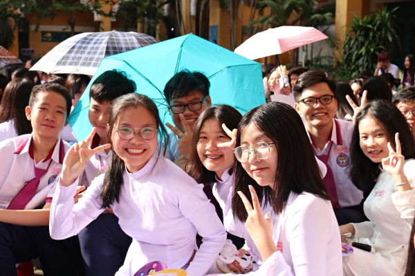 Trường THPT Trưng Vương không thả bóng bay trong dịp khai giảng