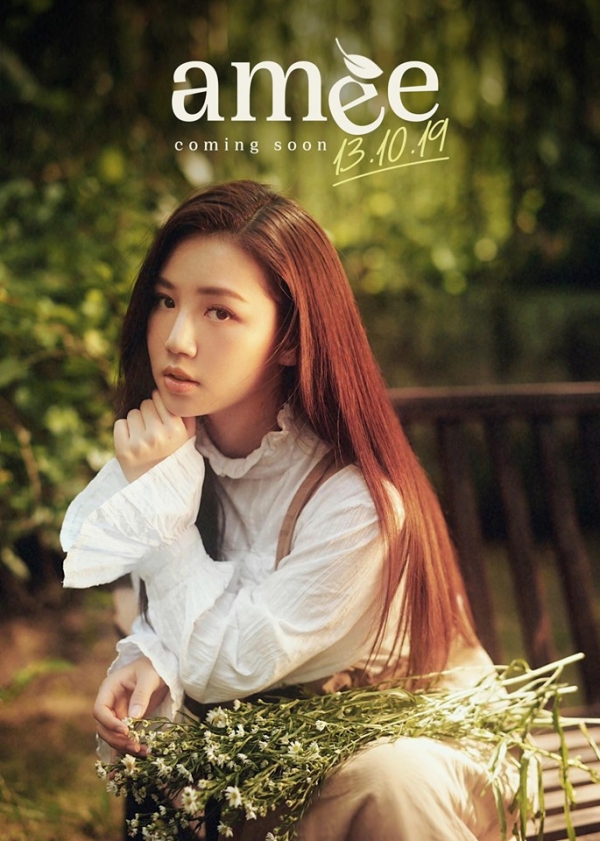 Amee tung poster comeback đẹp như mơ nhưng điều khán giả chú ý lại là ...