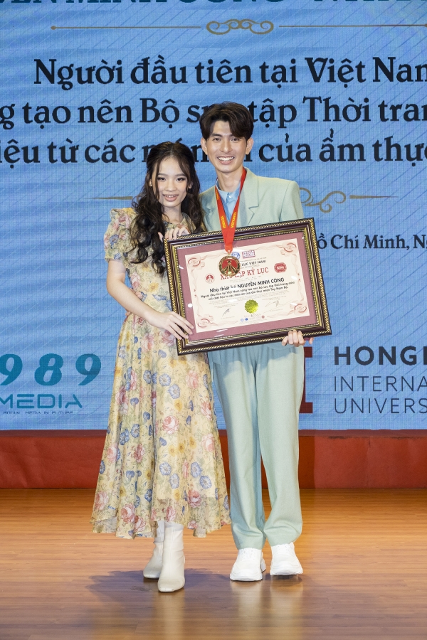 NTK Nguyễn Minh Công ghi tên mình vào sách Kỉ lục Việt Nam với dự án Fashion - Food