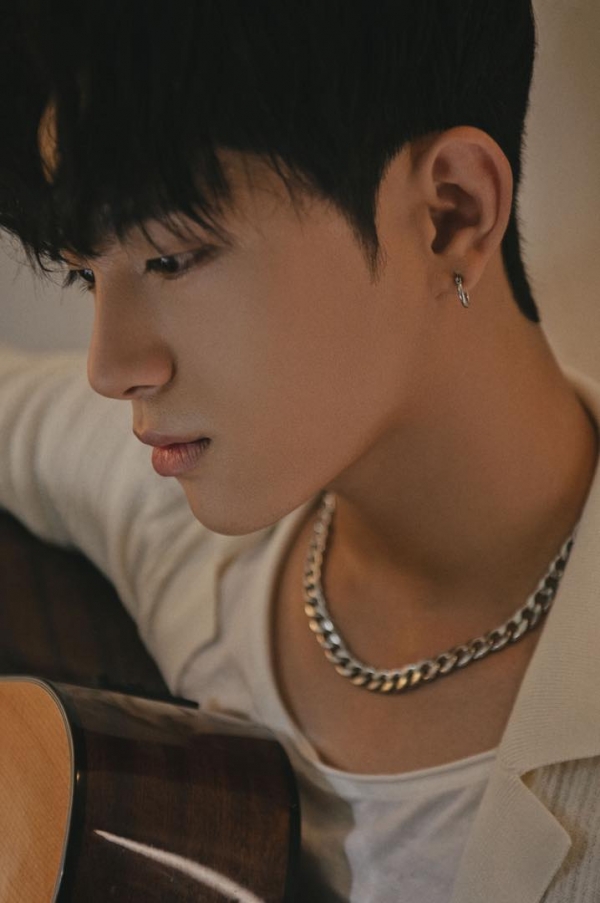 GREY D tung “manh mối” MV pre-debut solo bằng hình ảnh 360 độ cực độc đáo