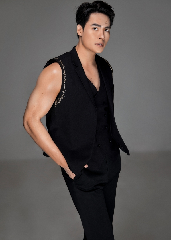 Võ Tấn Phát điển trai trong bộ hình mừng tuổi mới