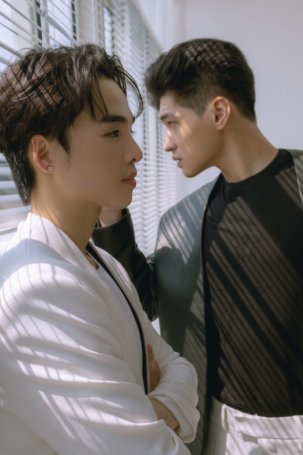 Tun Phạm và Ma Ran Đô “tự vẽ” cái kết mới cho “Anh tự do nhưng cô đơn”