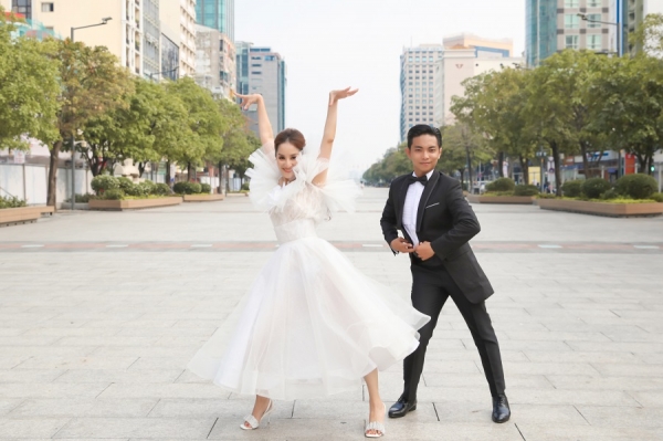 Khánh Thi Phan Hiển Bất Ngờ Tung Mv Hát Về Ngày Trọng đại