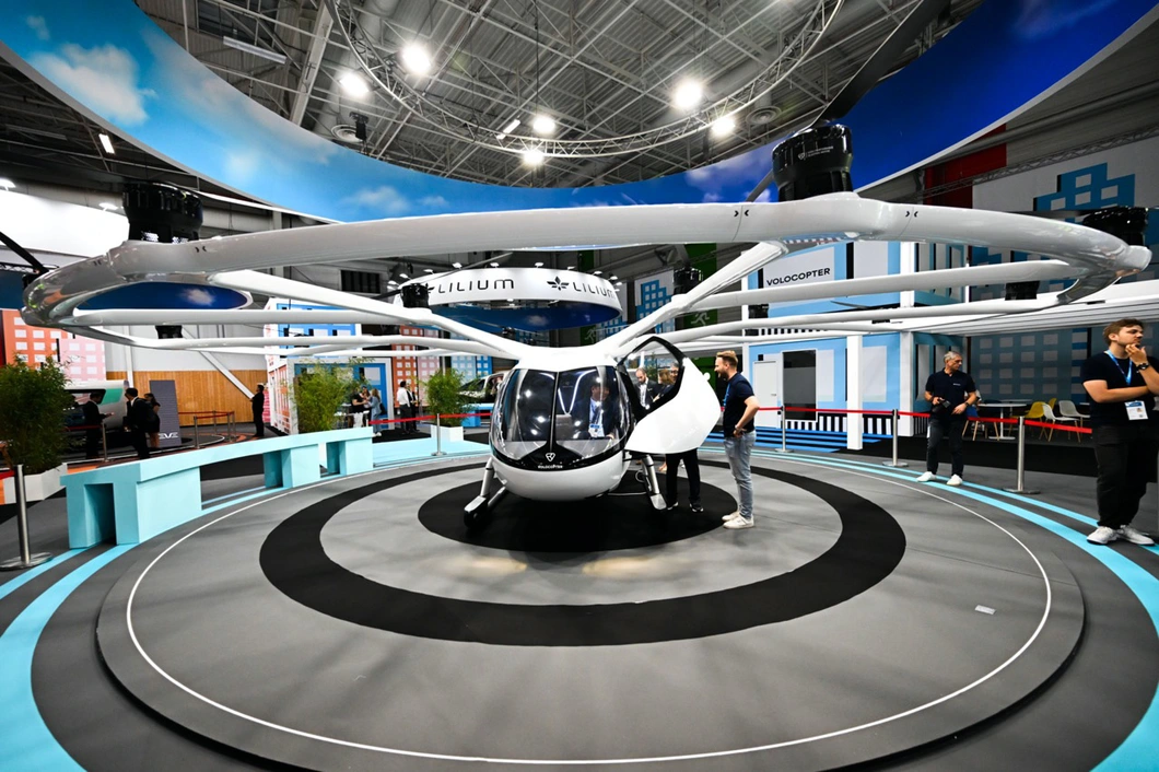 Mãn nhãn với máy bay điện, taxi bay, siêu tiêm kích tại triển lãm hàng ...