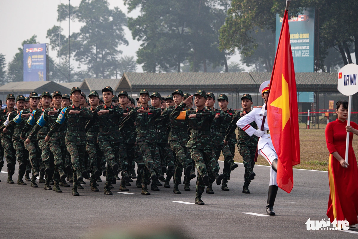 Phó tư lệnh Lục quân các nước ASEAN trổ tài bắn súng - Tuổi Trẻ Online