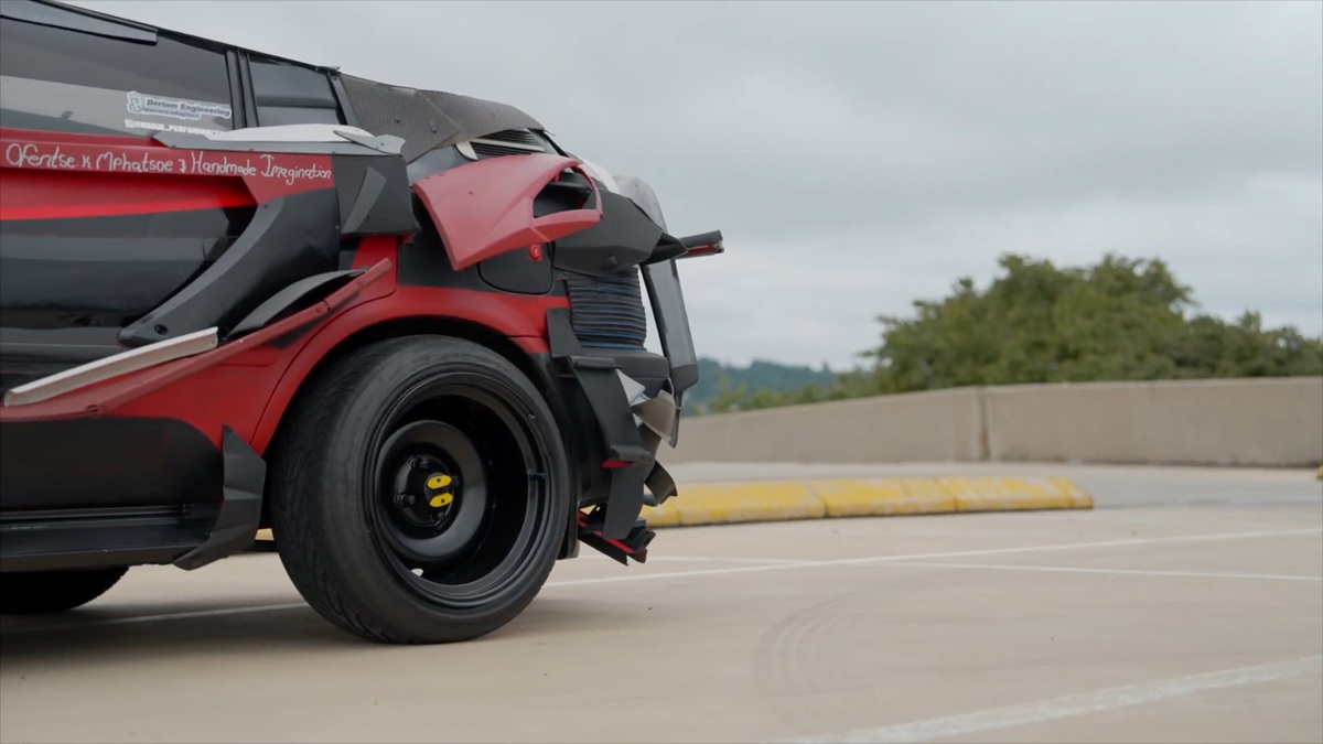 Chàng trai 26 tuổi độ Toyota Corolla thành Transformers gây sốt mạng xã ...