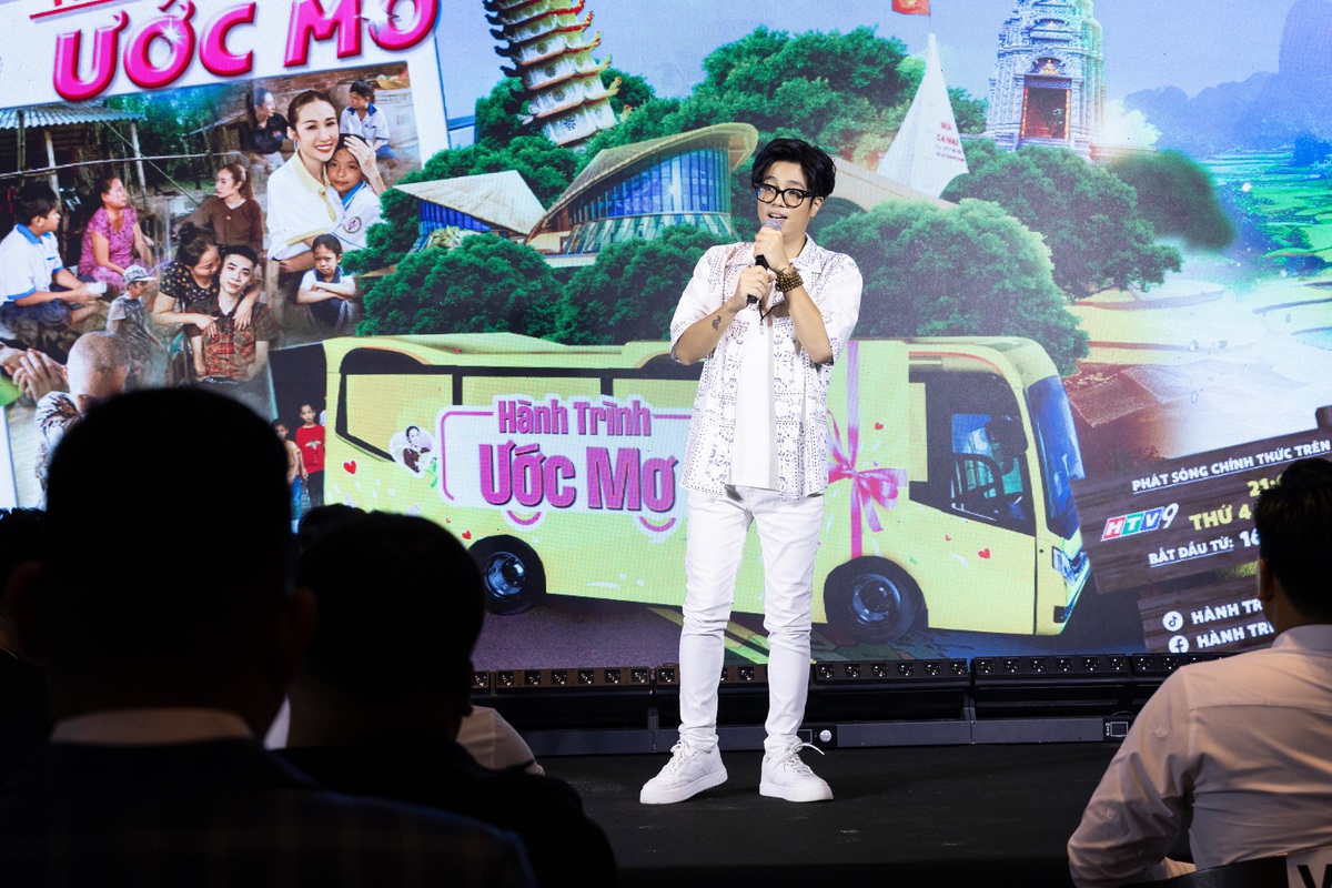 Bùi Anh Tuấn tái xuất, gây xúc động với MV 'Hành trình ước mơ' - Tuổi Trẻ Online