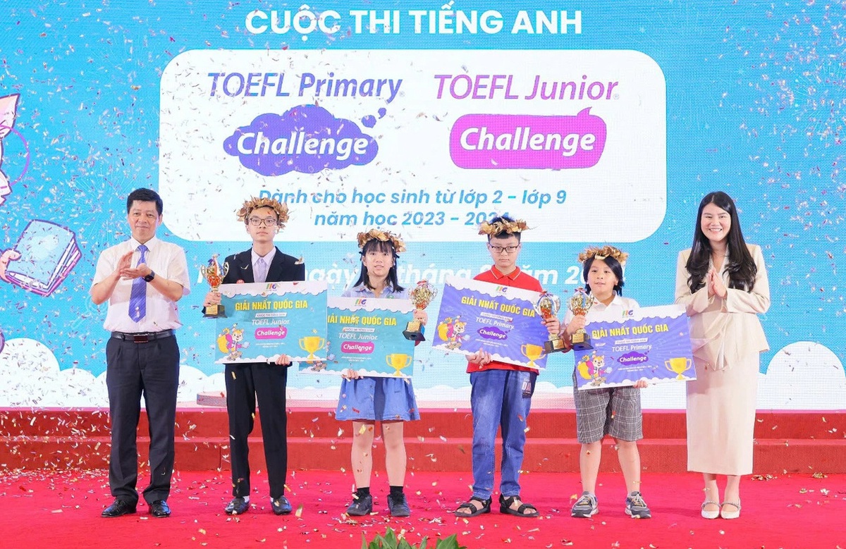 Hai thí sinh Việt Nam đạt điểm tuyệt đối bài thi TOEFL Junior - Tuổi Trẻ Online