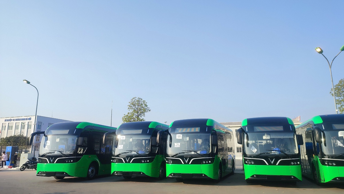 Dàn xe buýt Hà Nội mới có gì: Xe buýt điện VinFast, chở tới 60 người ...