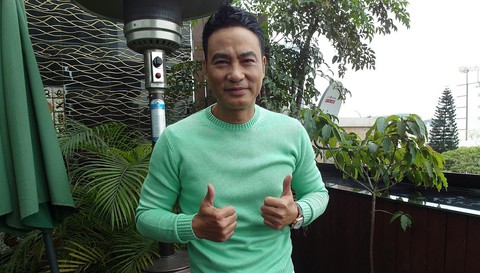 Diễn viên Hong Kong Nhậm Đạt Hoa bị đâm lén khi đang phát biểu - Tuổi ...