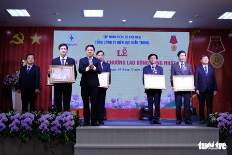 EVNCPC đón nhận Huân chương Lao động hạng Nhất - Tuổi Trẻ Online