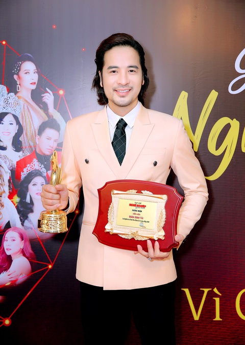 Diễn viên Đoàn Minh Tài được trao tặng danh hiệu ‘Nghệ sĩ vì cộng đồng ...