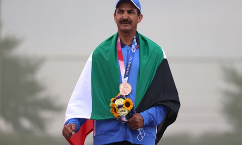 Vận động viên 58 tuổi bước lên bục vinh quang ở Olympic Tokyo - Tuổi ...