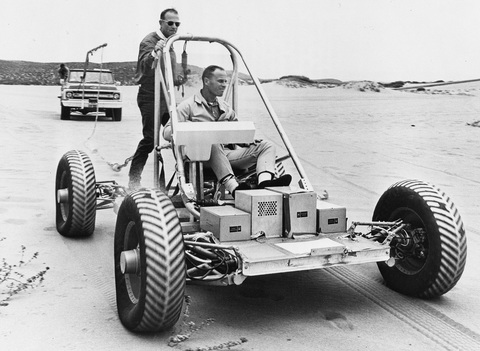 50 năm con người lái xe trên Mặt trăng - Tuổi Trẻ Online