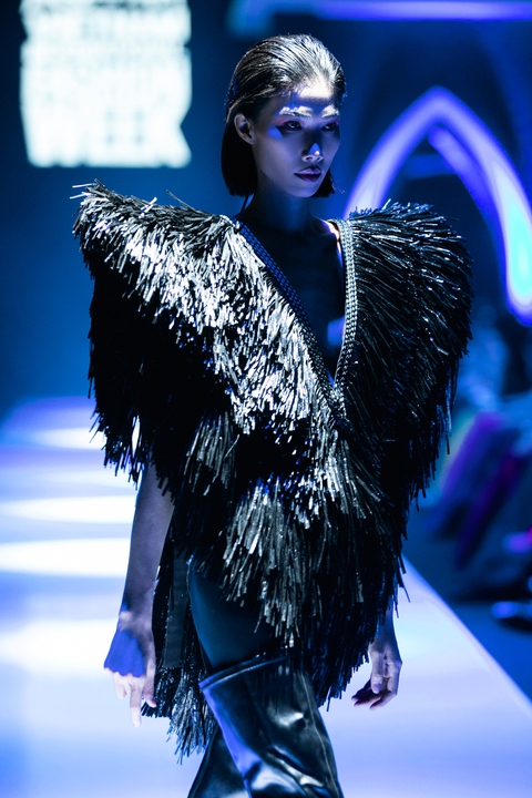 ‘Nhà thiết kế của các ngôi sao nổi tiếng TVB’ Frederick Lee trình làng ...