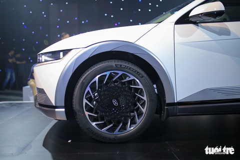 Hyundai Ioniq 5 ra mắt Việt Nam: Xe điện cạnh tranh Kia EV6, đi 450km trong 1 lần sạc - Tuổi Trẻ ...