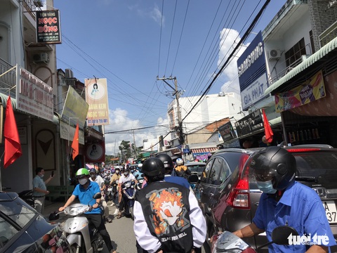 Chật kín các con đường vào lễ hội khinh khí cầu lớn nhất miền Tây ...