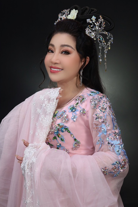 Thoại Mỹ hát cải lương trong 'Phấn hoa màu son' của H-Kray - Tuổi Trẻ ...